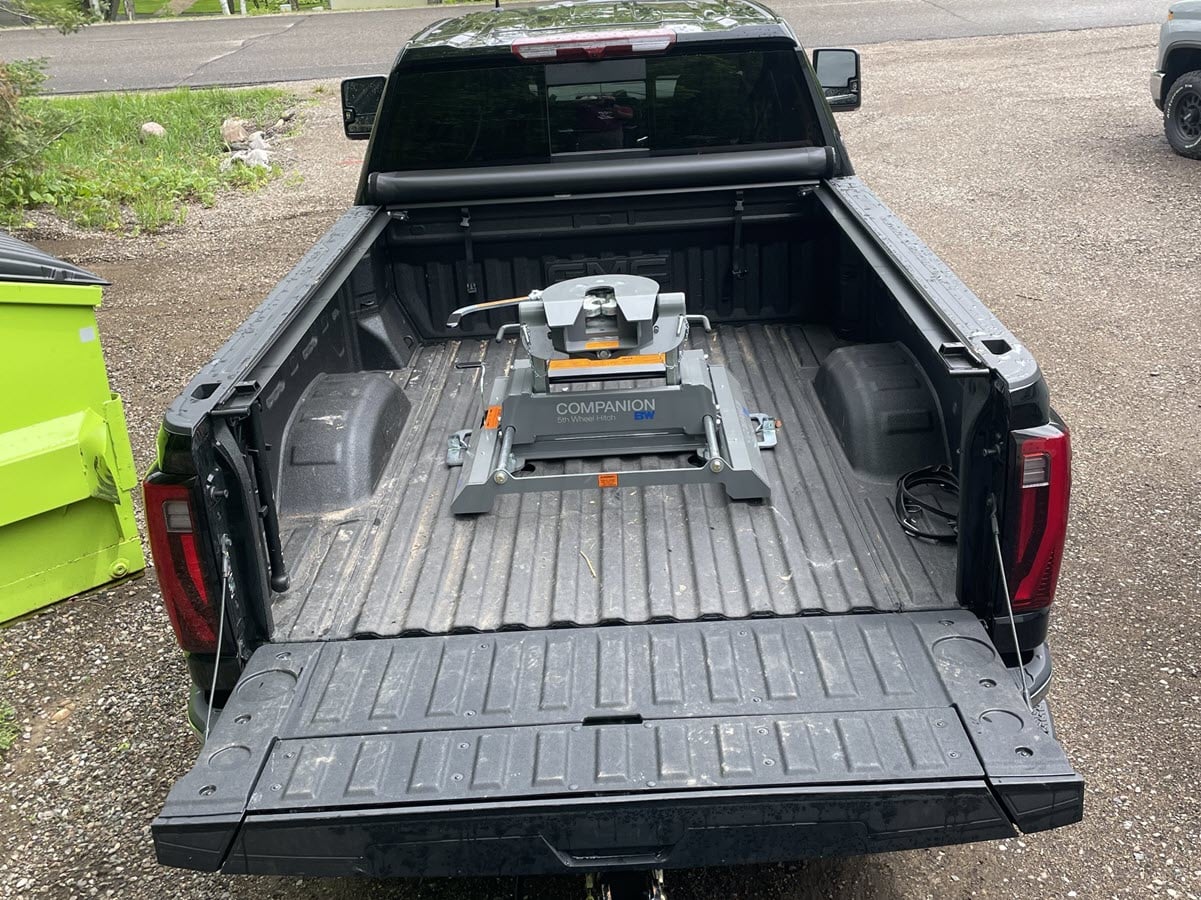 B&W Companion Slider 5th Wheel Hitch Kit For 2020-2025 GM Puck System ...